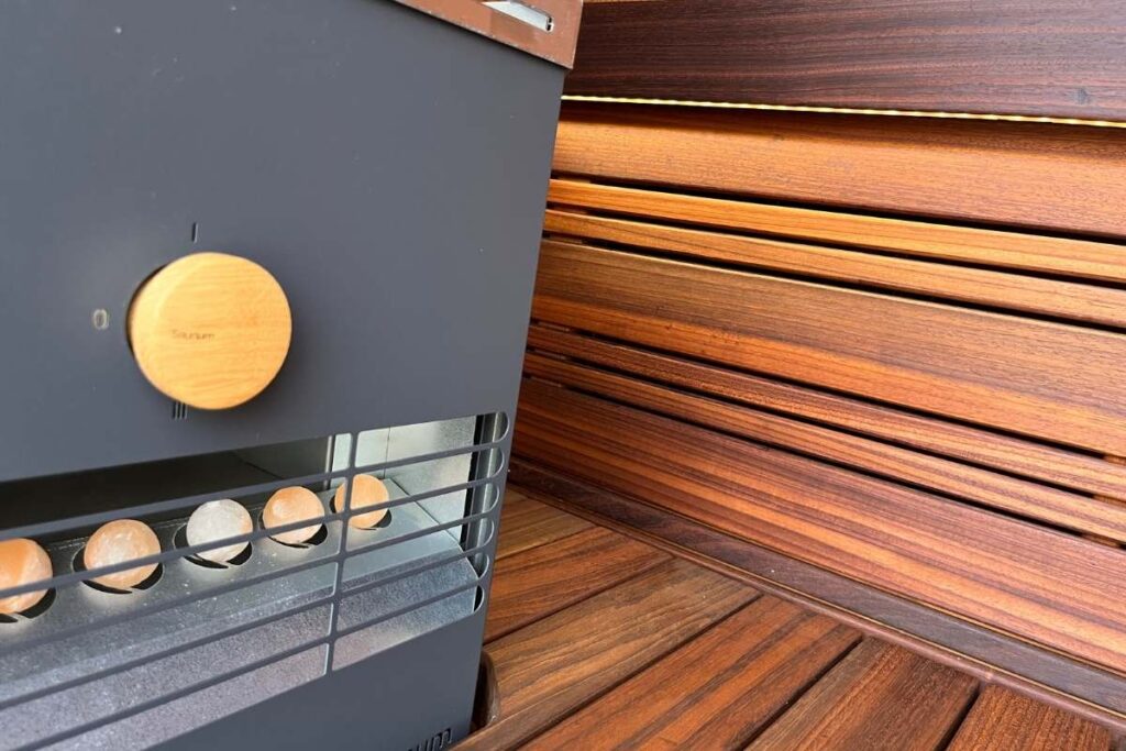 Sauna Premium Classic 220×220 aus Thermoholz + Pergola mit Podest ...
